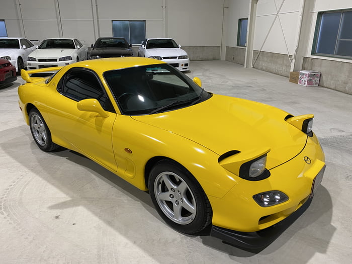 Yellow Mazda RX-7 - 9GAG
