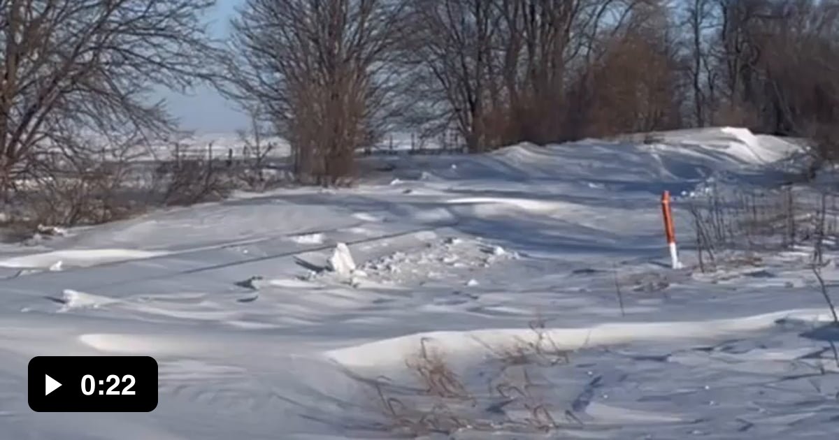 Iowa State Train smashing through deep snow - 9GAG