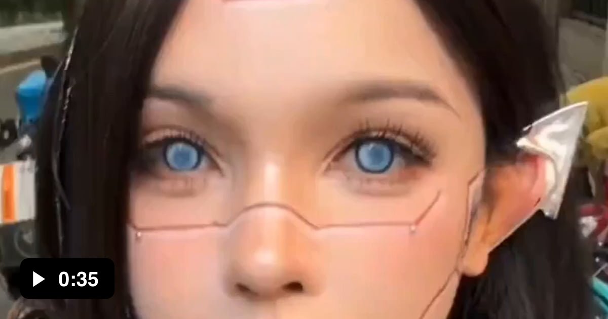 Chinese robotics convention had models cosplay as robots. Everything is ...