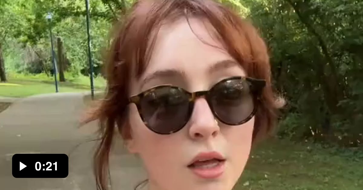 So desperate for the male gaze - 9GAG