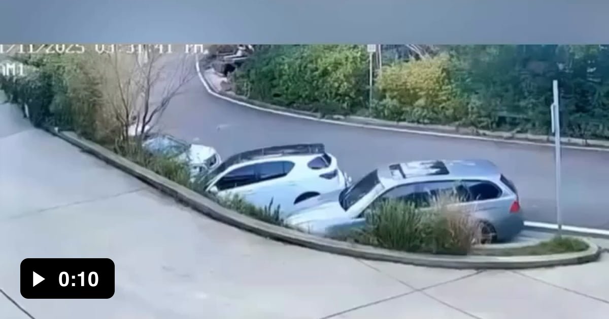 Car Jack is fleeing the scene - 9GAG