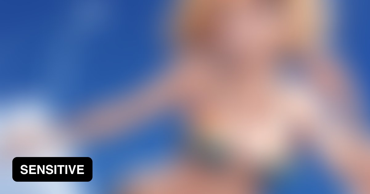 Blonde at the pool - 9GAG