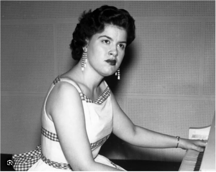 A very young Patsy Cline, the GOAT herself. (1950s) - 9GAG