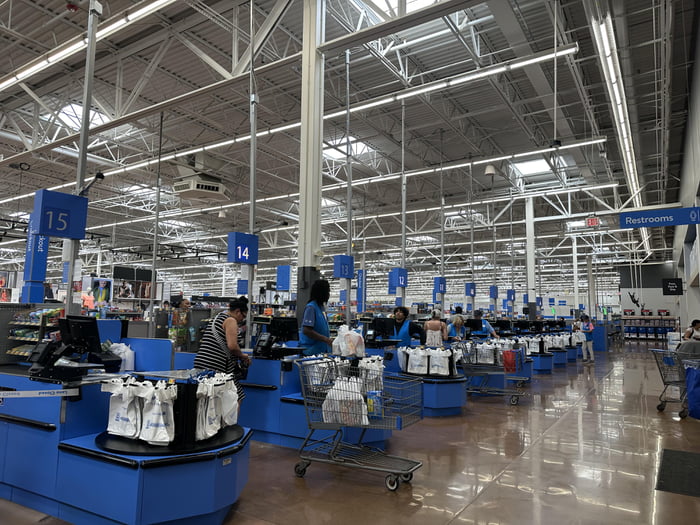 Almost every lane open with cashiers at Walmart - 9GAG