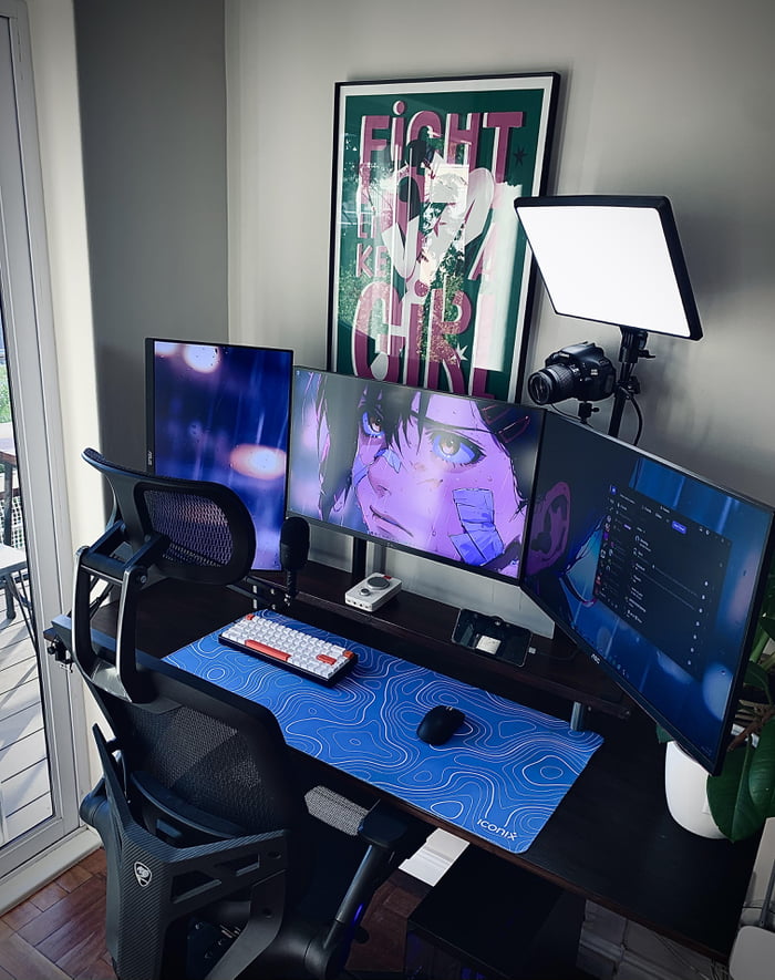 Upgraded to triple monitor - 9GAG