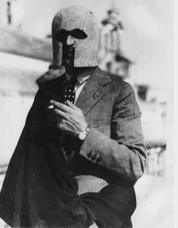 When you have a dig at 9 but a board meeting at 10 - 9GAG