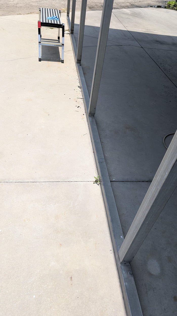 The way the shadows align perfectly at work - 9GAG