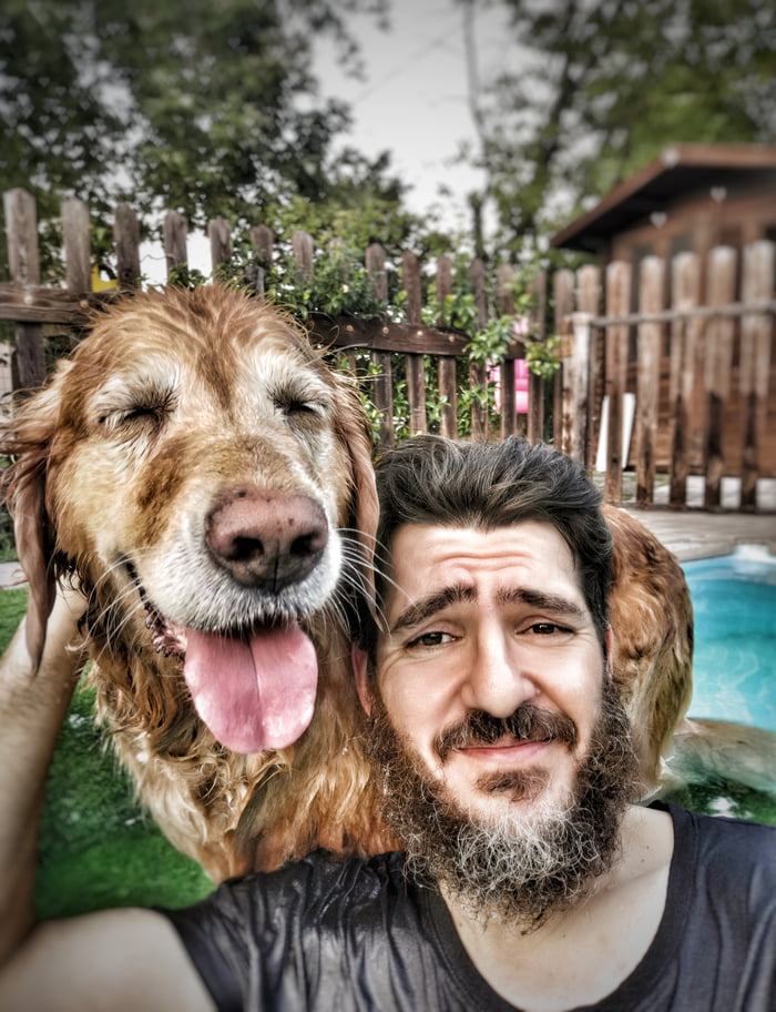 Chilling with my friend BigHeadWendy. She send you a "hello" - 9GAG