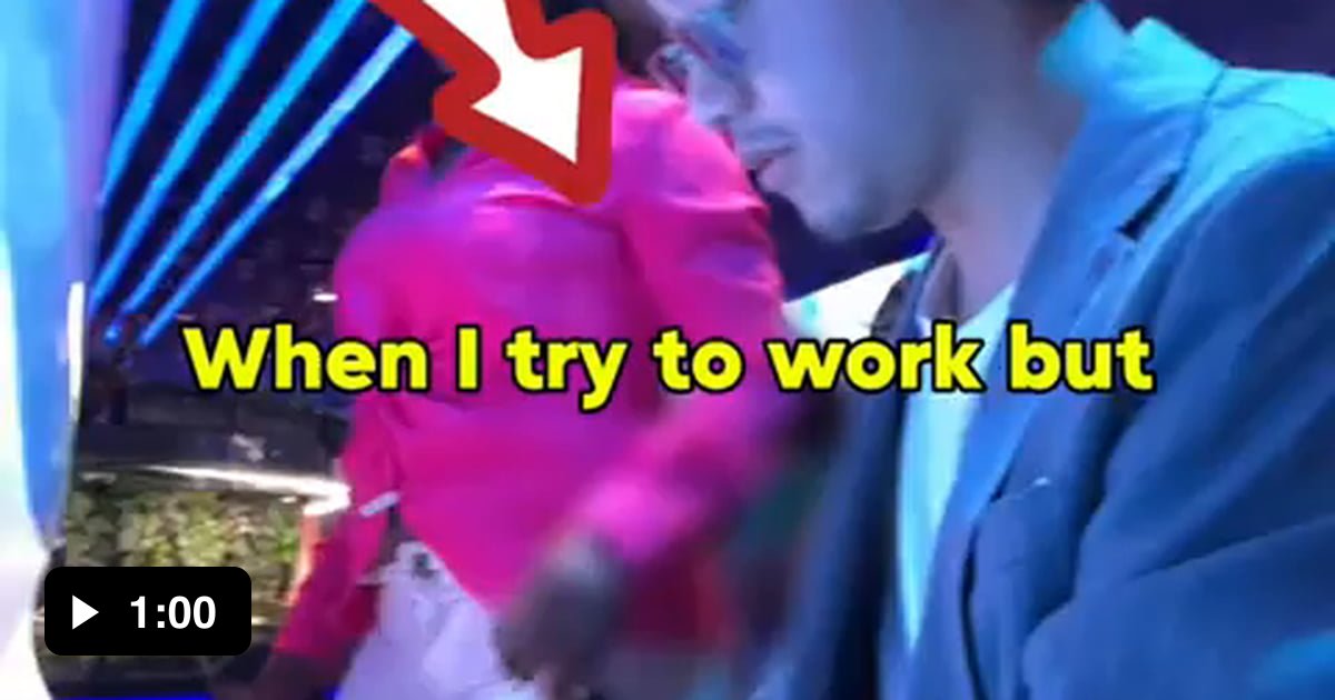 Parent lets her kids ruin a piano set performance - 9GAG