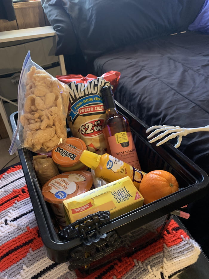 A new year …. A new bedside munchie basket - 9GAG