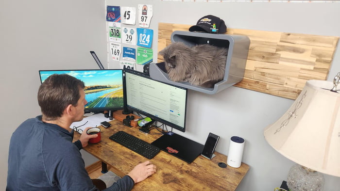 Gandalf the Gray, Overseer of Remote Tech Workers - 9GAG