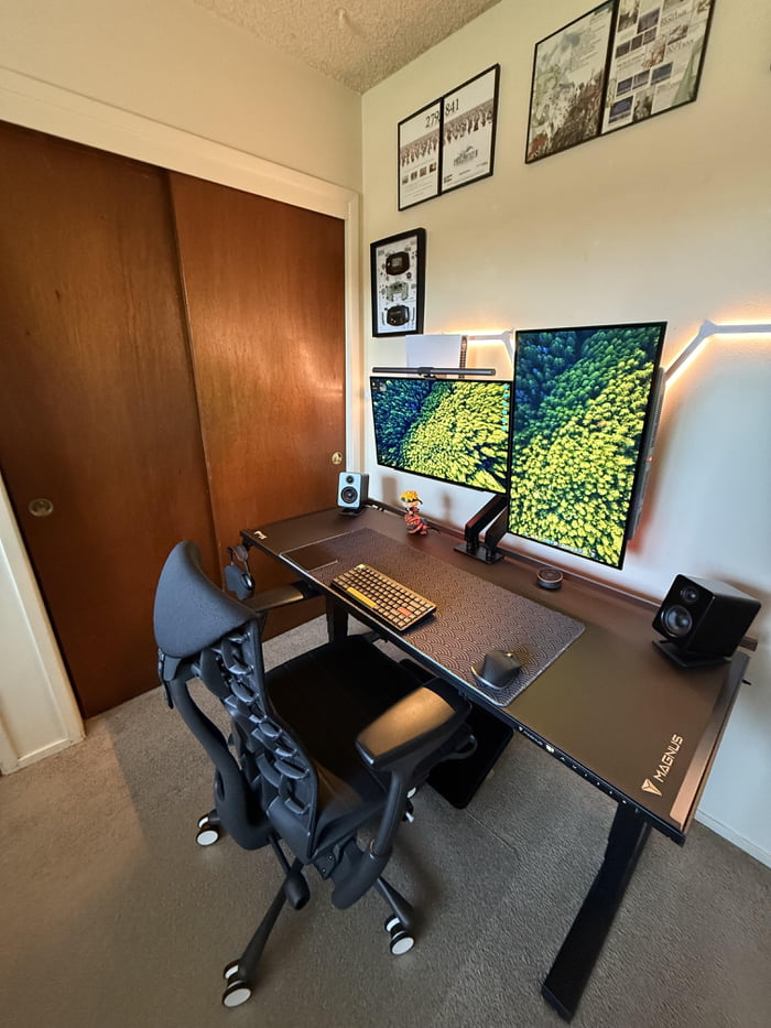 Minimalistic station to start 2025 - 9GAG