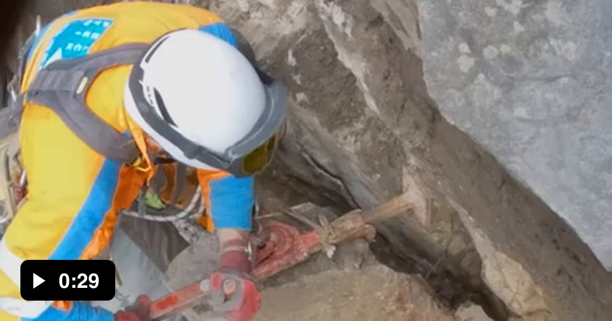 Steeplejack work in progress...or how to manicure a mountain - 9GAG