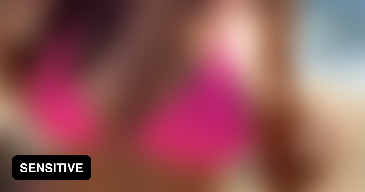 Bikini hottie - 9GAG