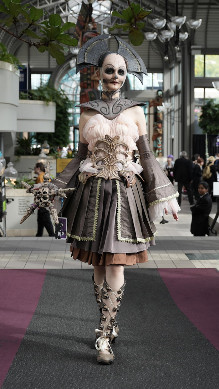 Cosplay of Muse of Bone by Valara Atran - 9GAG