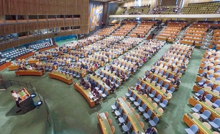 BBM giving a speech to the UN - 9GAG