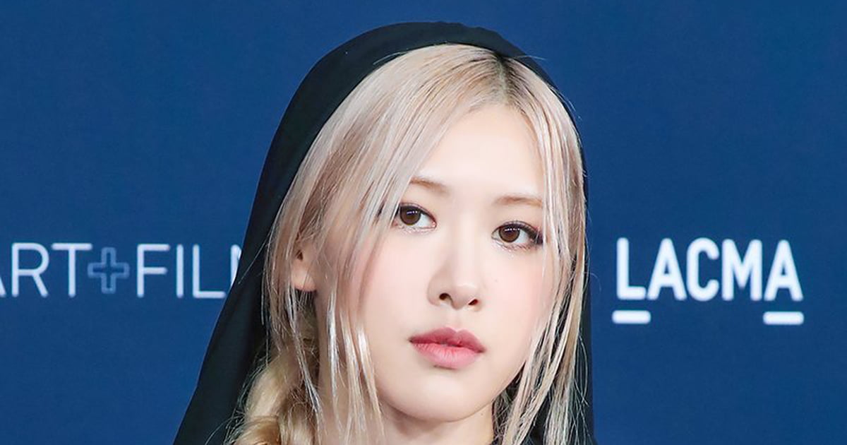 Rose looking crazy hot in that dress - 9GAG