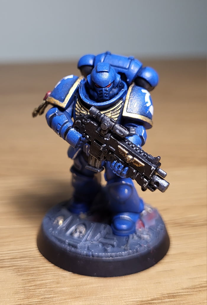 My 1st 40k mini ever painted, and surprisingly, I'm quite satisfied ...