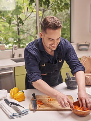 Max Miller from YouTube's Tasting History is suprisingly swoonworthy - 9GAG