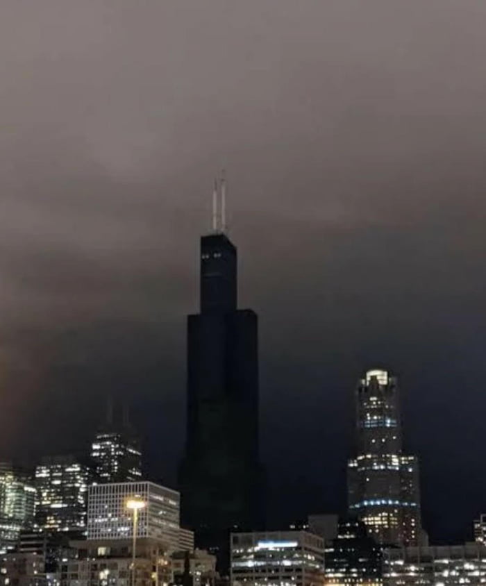 When the Willis Tower in Chicago had a blackout - 9GAG