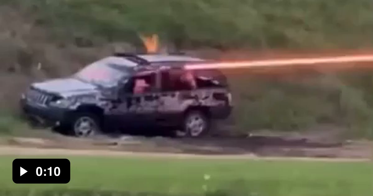 The M134 Mini Gun with tracers looks like a sci-fi weapon while ...