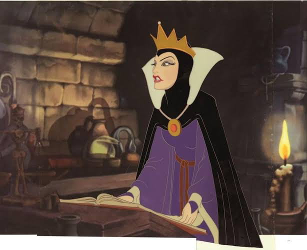 Evil Queen is more beautiful and hotter than Snow White, change my mind ...
