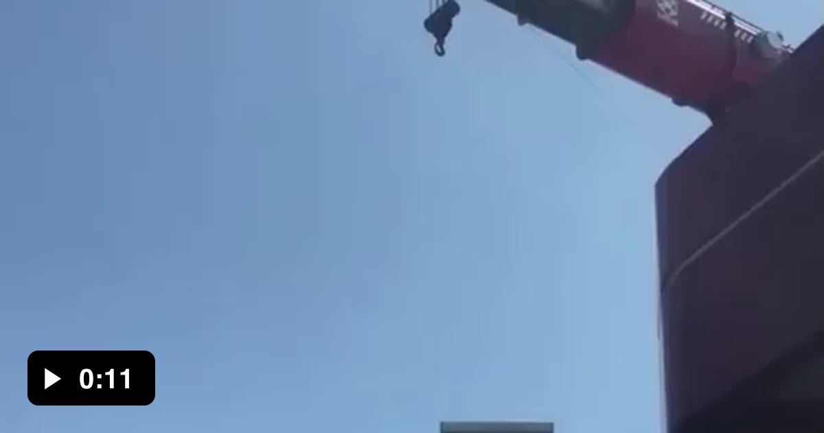 Spider-Man animatronic fails at Disneyland - 9GAG