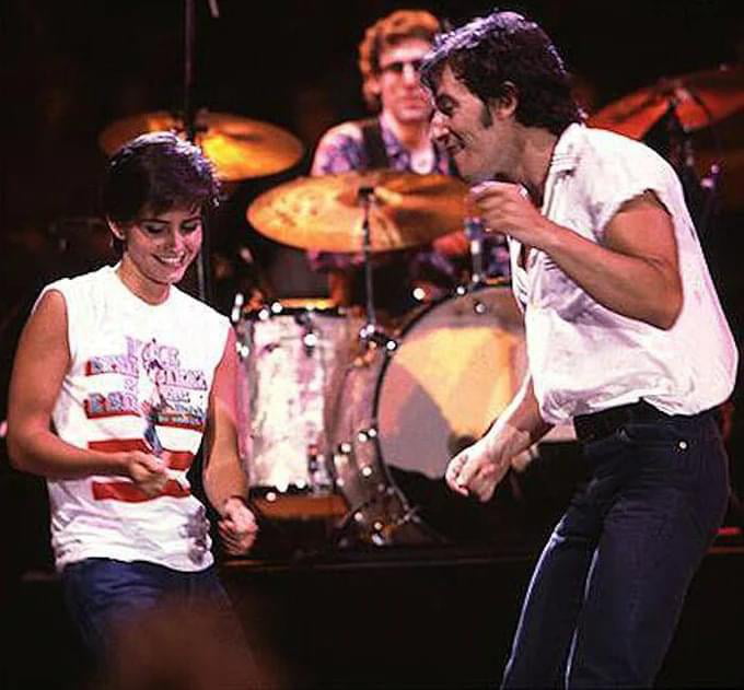 Courteney Cox and Bruce Springsteen, 1984 Dancing in the Dark - 9GAG