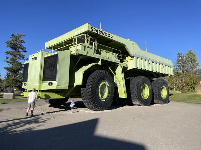 Weight 260 tons, Payload 350 tons. Meet Titan - 9GAG