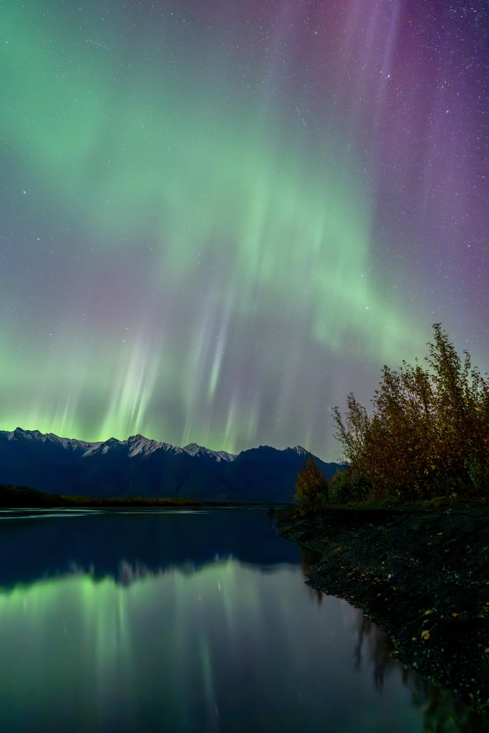 Aurora Borealis over Alaska this weekend. - 9GAG