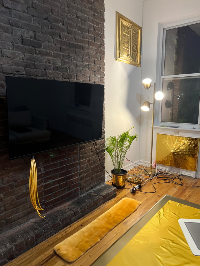 First apartment out of college in new york - 9GAG