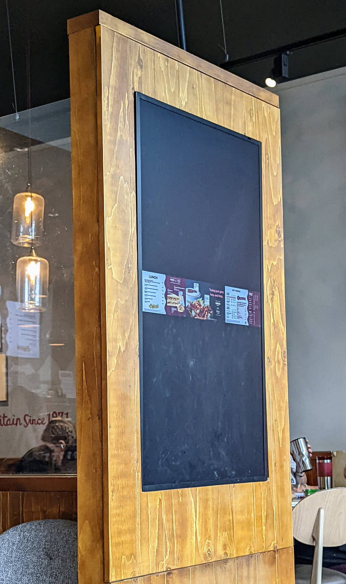 Landscape menu on a portrait screen - 9GAG