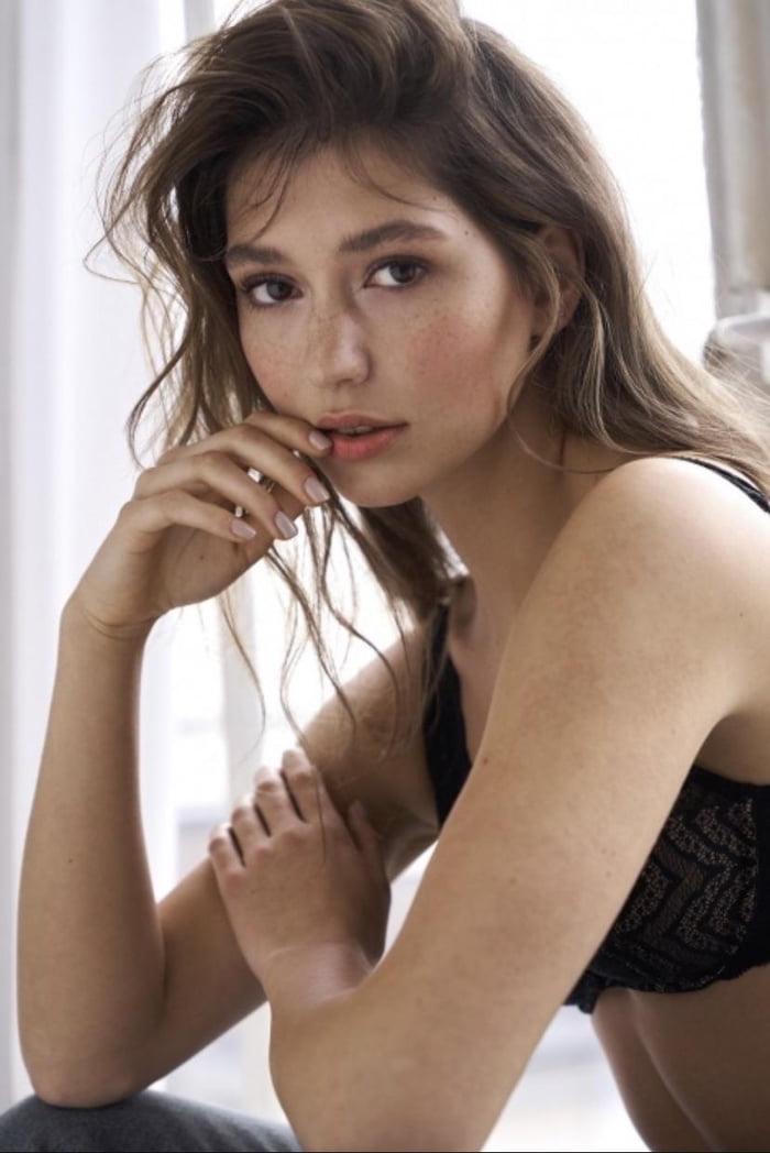 Lilly Lagodka - 9GAG