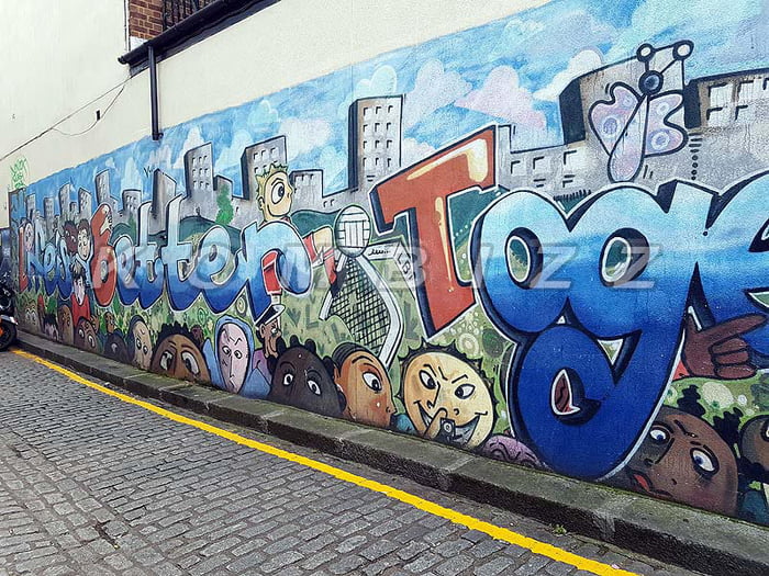 Long Colourful Graffiti - 9GAG