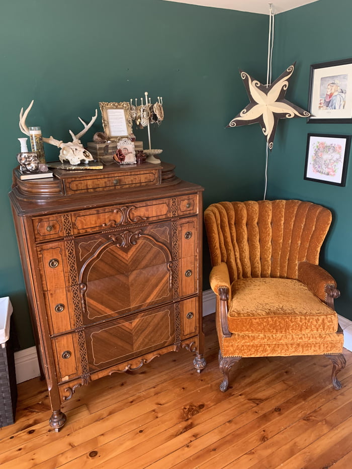 Cozy reading nook 🖤 - 9GAG