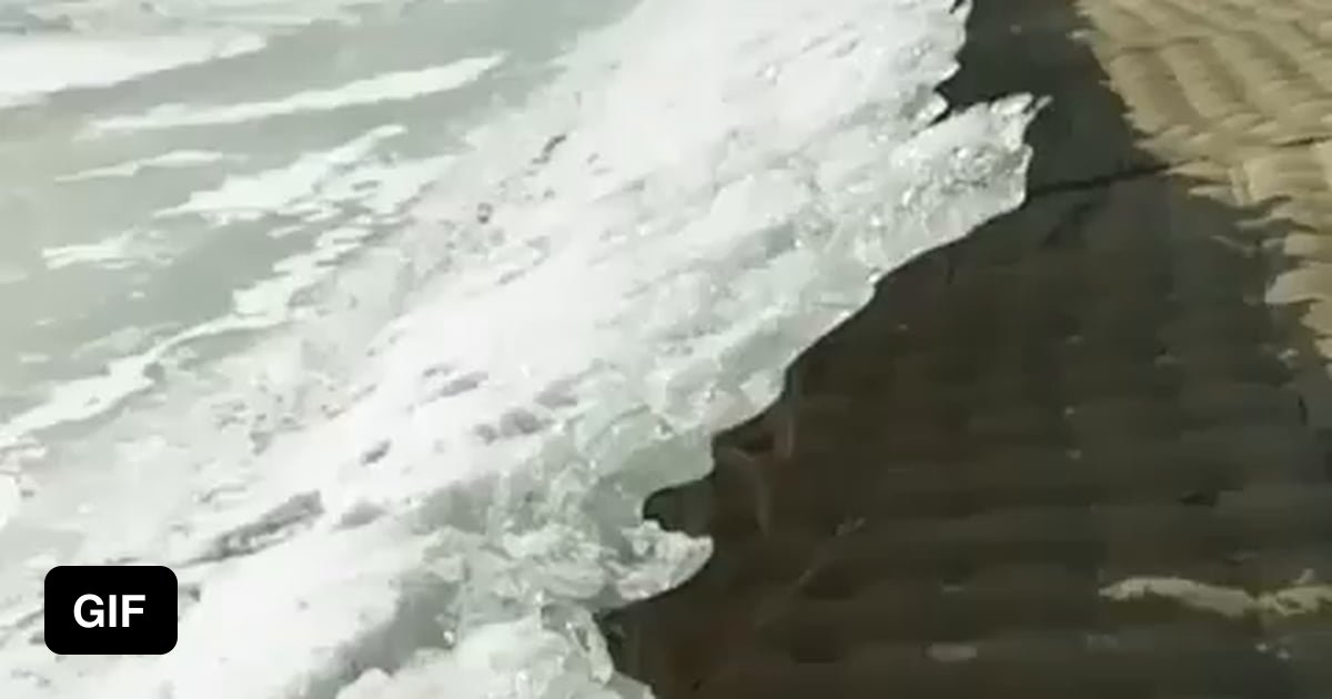 Have you seen a frozen wave? - 9GAG