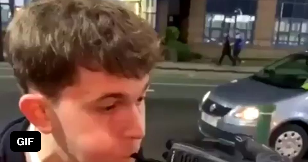 Security guards having a bit of fun - 9GAG