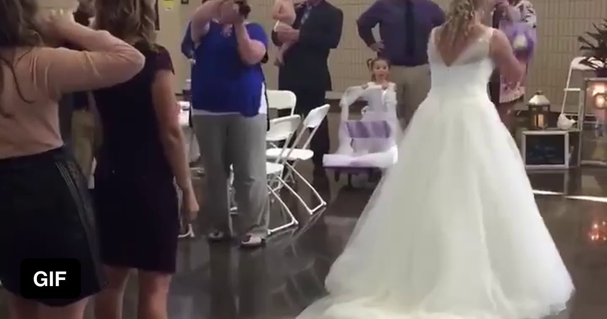 Surprise proposal - 9GAG