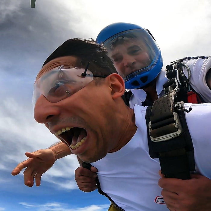 This guys first time skydiving - 9GAG