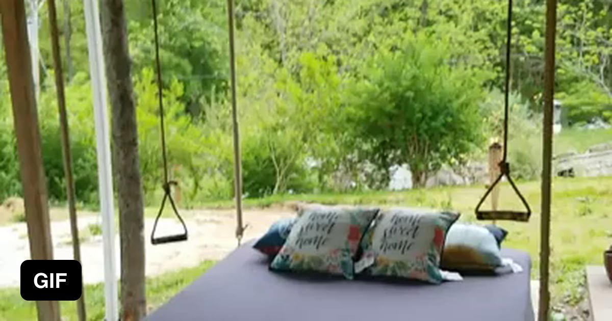 This bed looks so comfy. - 9GAG