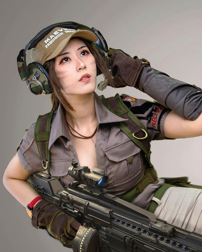 Larissa Rochefort as Urban Tracker from Call Of Duty Mobile - 9GAG