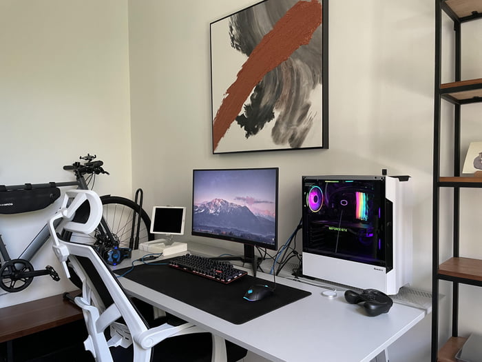 Cozy setup in Shenzhen - 9GAG