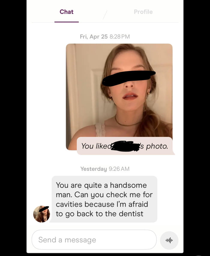 When a girl sends the first message AND compliments - 9GAG