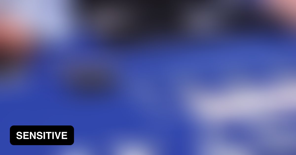 Lunes de tetas hold'em - 9GAG