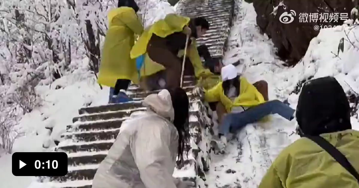 Winter fun on stairs - 9GAG