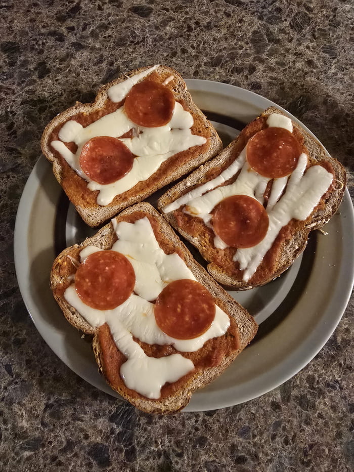 Pizza toast, for when you want pizza but only have toast - 9GAG