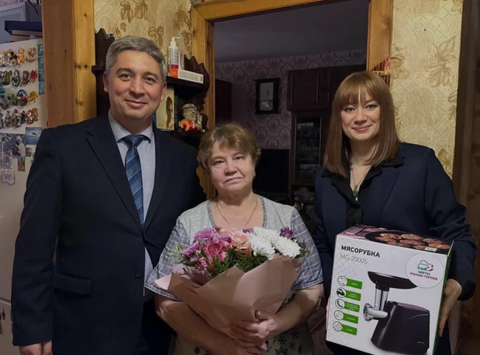 Russian mother of dead soldier received Meat Processor as gift from ...
