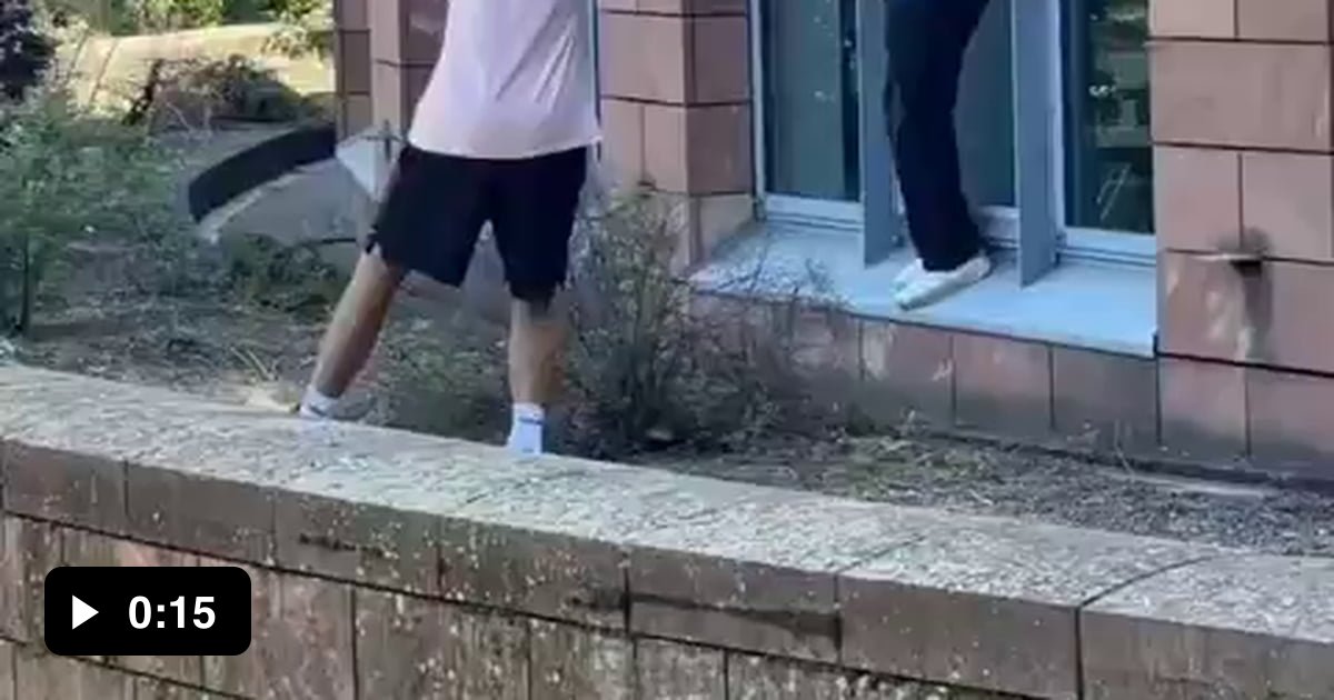 I think we need more Parkour fail videos on 9Gag, what do you think? - 9GAG