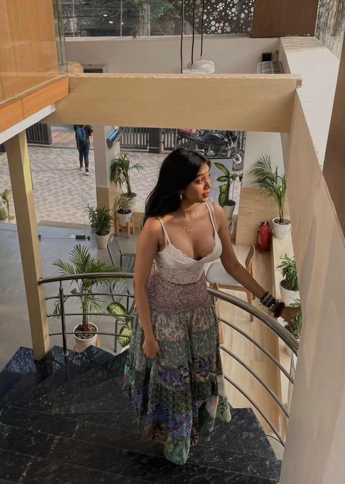 Amisha pandeya - 9GAG