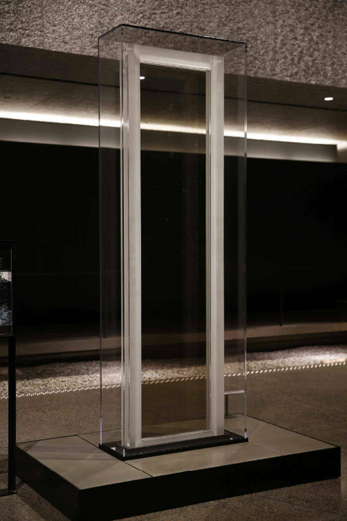 Out Of Over 40,000 Windows In The World Trade Center Building Only One ...